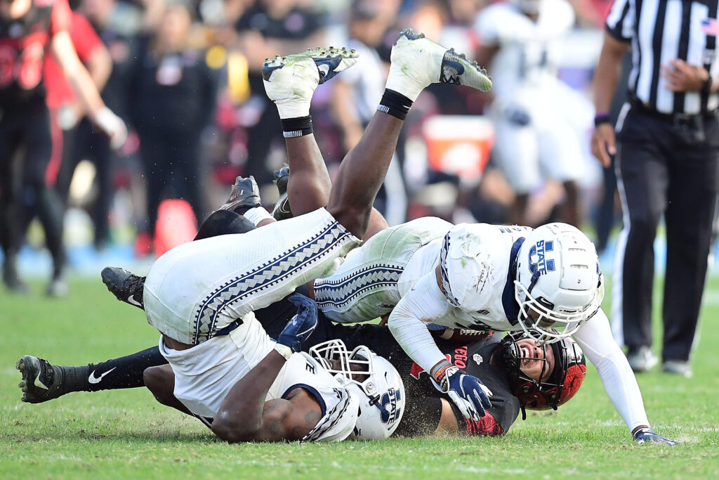 Former Utah State Edge Rusher Byron Vaughns Commits to Baylor | College ...