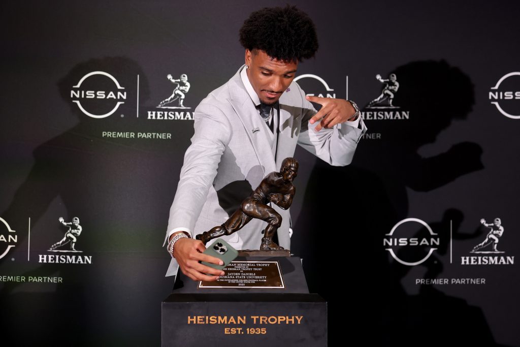 What Happened to Jayden Daniels? Latest on Heisman Trophy Winner ...
