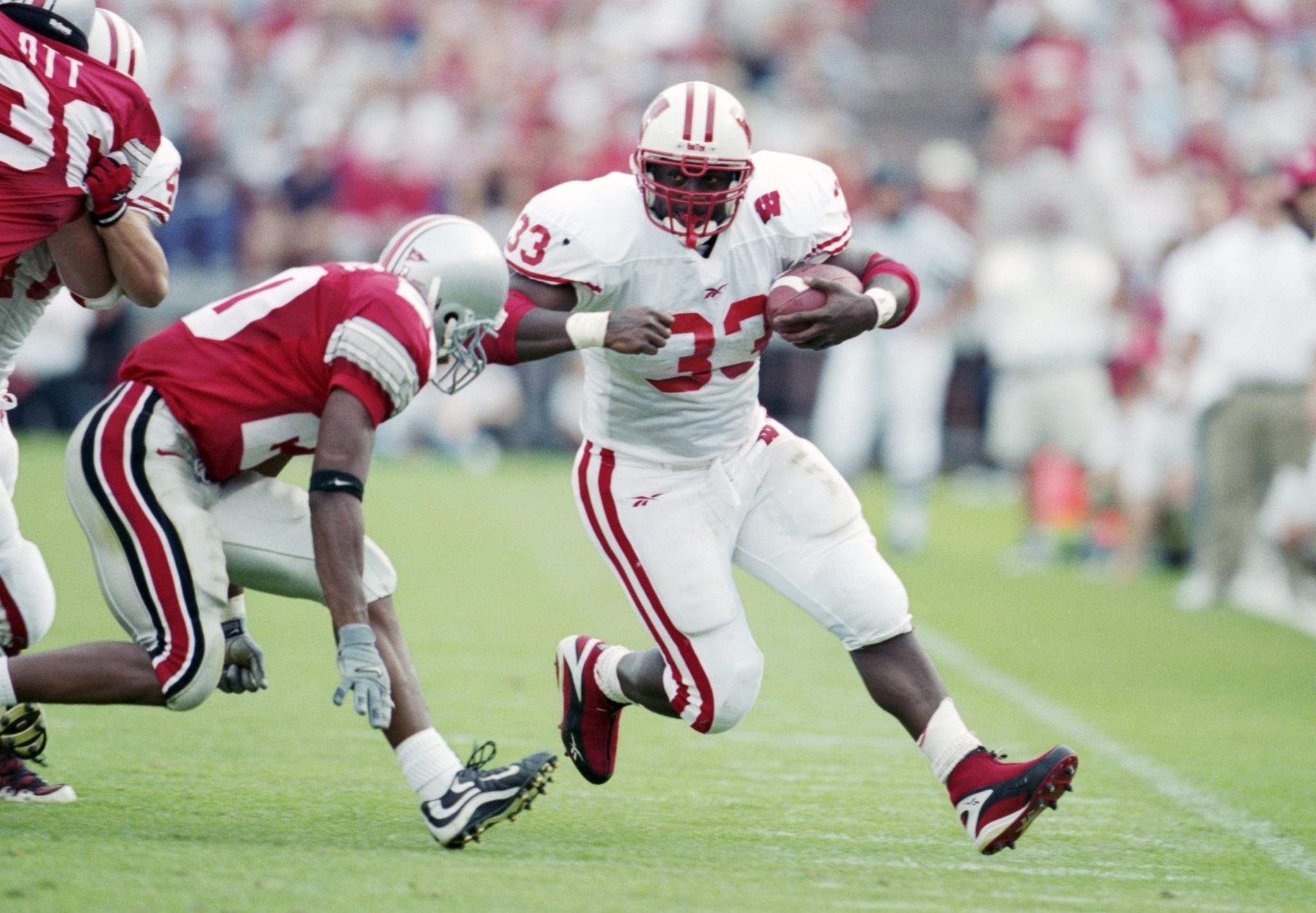 Wisconsin Badgers Heisman Trophy Winners: A Complete List and History ...