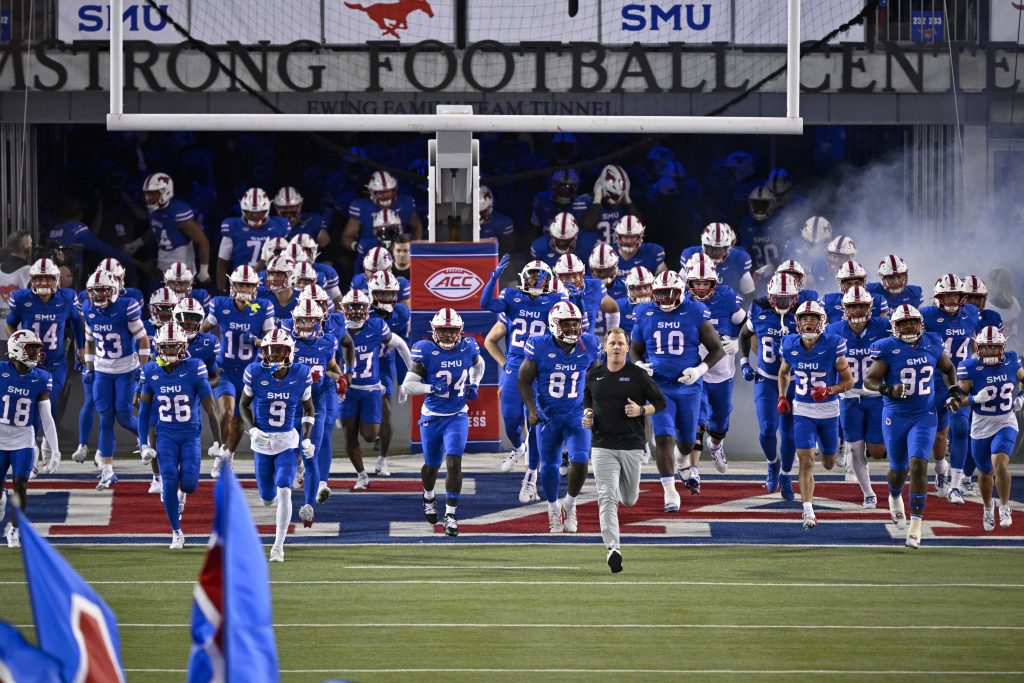SMU Mustangs’ New Field Sparks Heated Turf vs. Grass Discussion ...