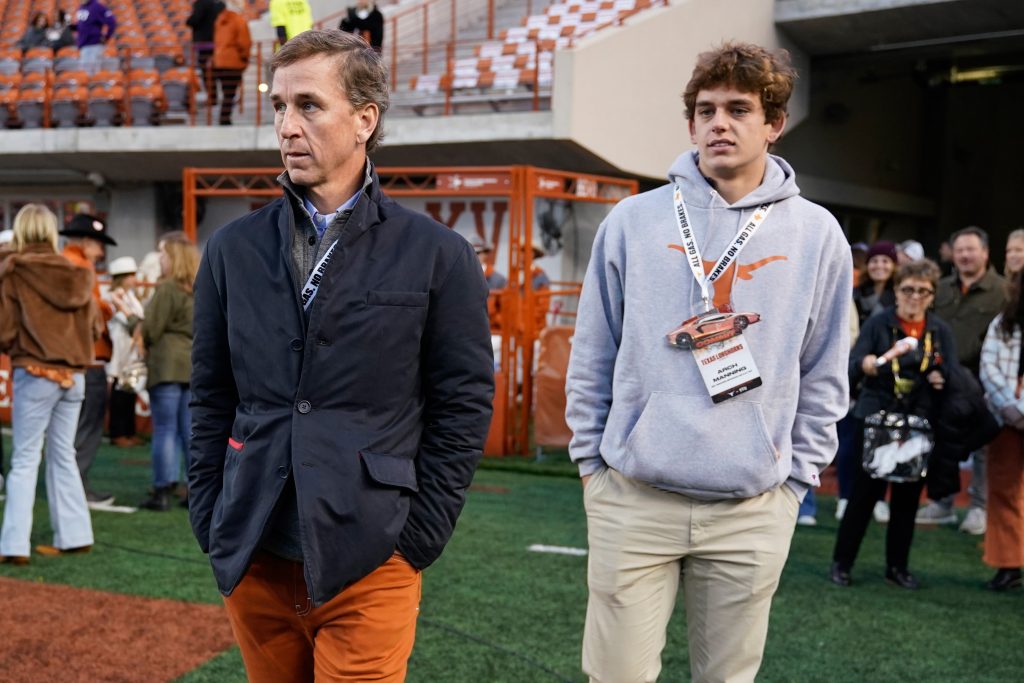 How Rich Is Arch Manning’s Father, Cooper Manning? Discover How He Got ...