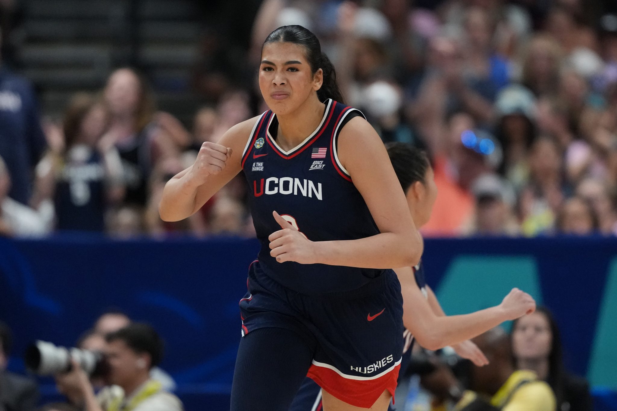 Jana El Alfy Gets Surprise FaceTime From WNBA's Nika Mühl After UConn's ...