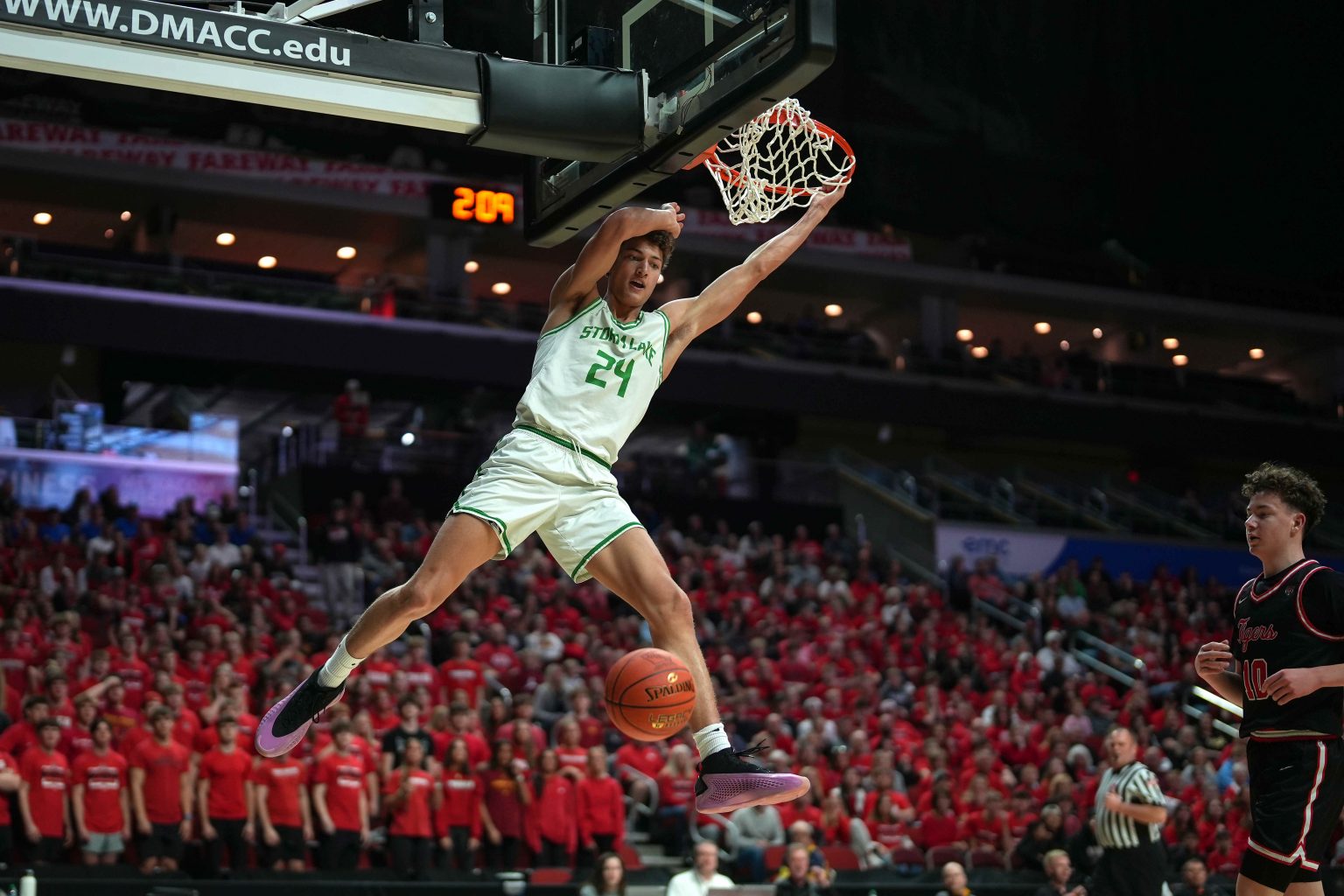 Who Is Jaidyn Coon? Small-Town Storm Lake Star Commits to Creighton ...