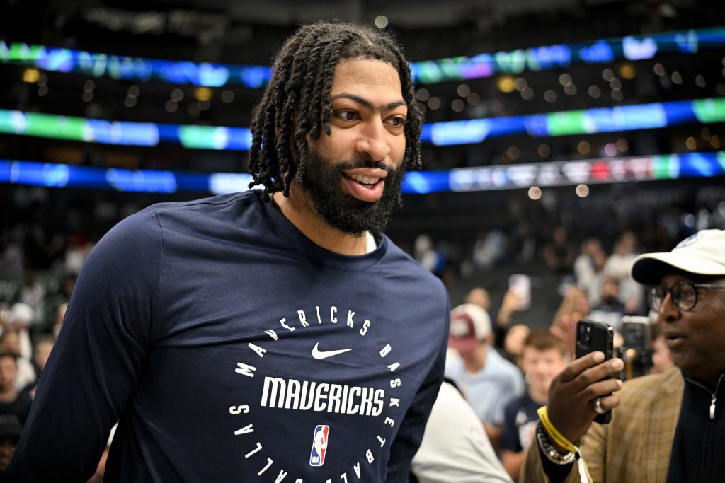 Anthony Davis Donning Klutch Sports Gear Shows Up at Pro Day in LA To ...