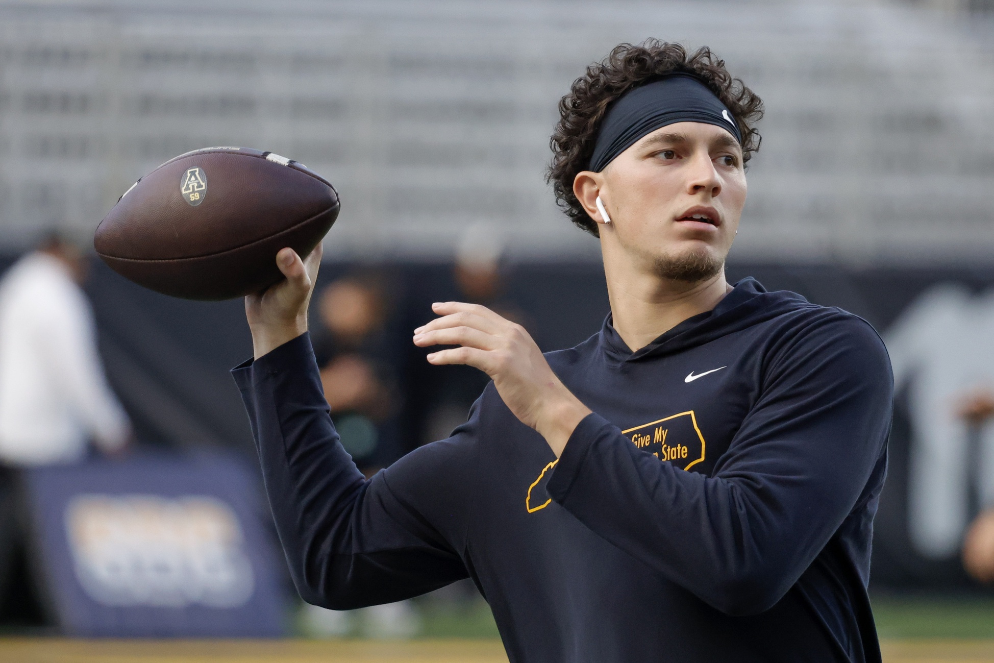 Analyst Compares Tennessee QB Joey Aguilar to Vols Legend in Bold 2025 ...