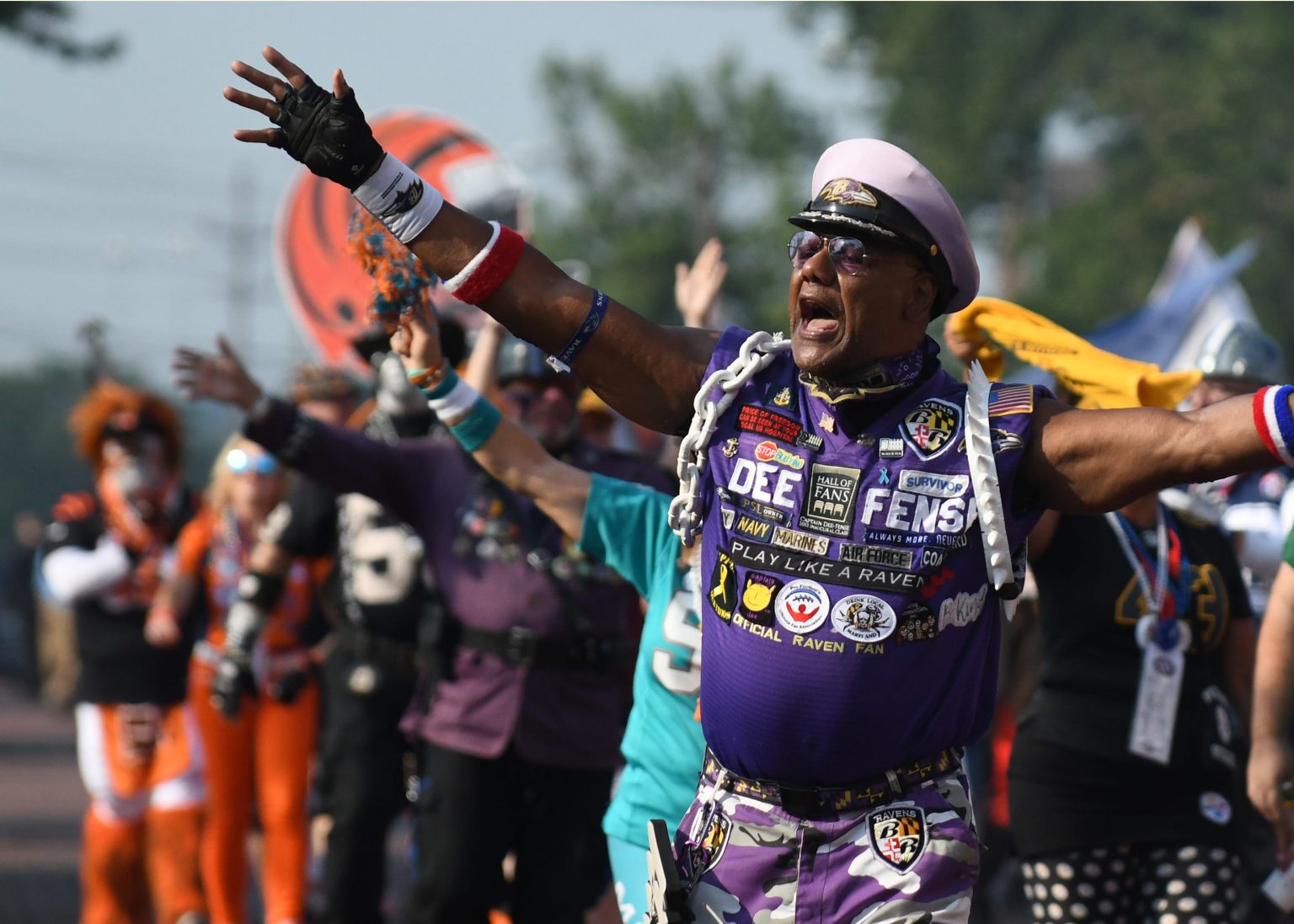 Ravens Fans Mourn as Beloved Superfan “Captain Dee-Fense” Wes Henson ...
