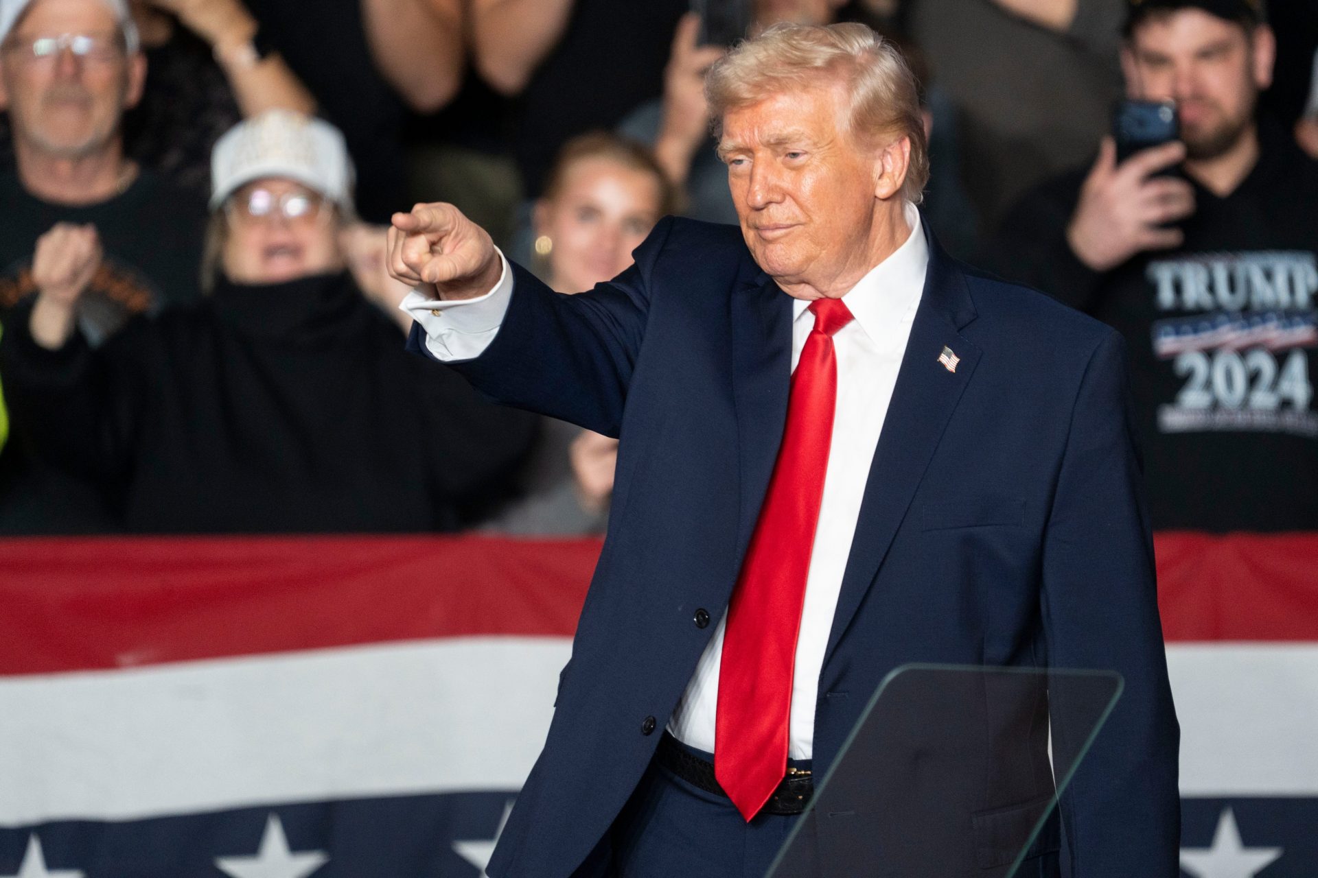 Donald Trump Refuses To Pick Sides As Sam Darnold And Drake Maye Gear ...