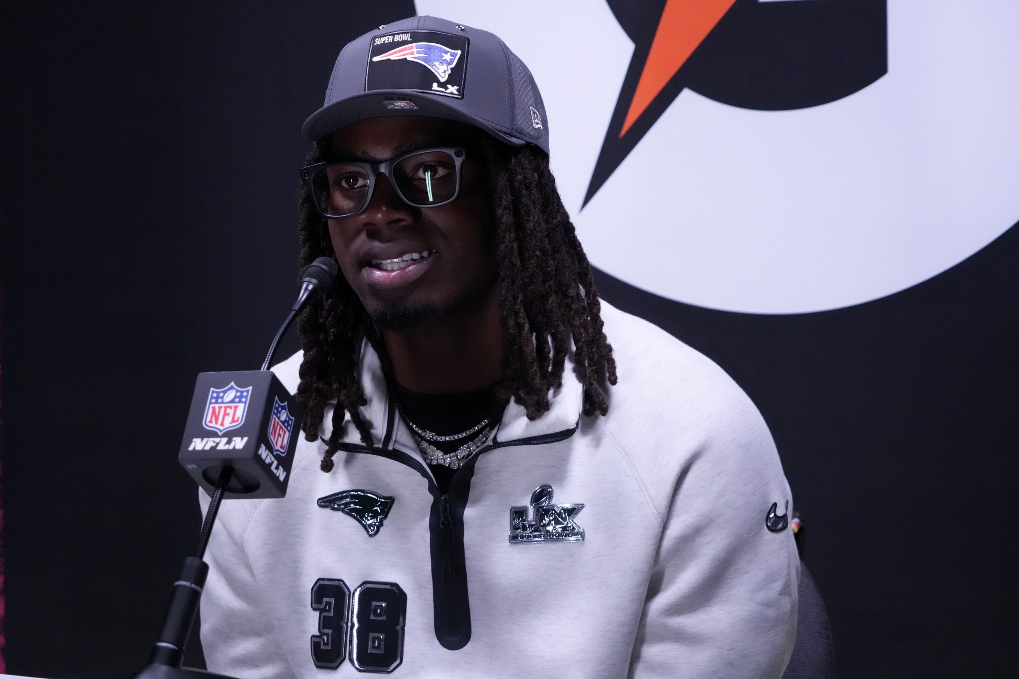 "Just Kept Pushing": Rhamondre Stevenson Gets Emotional Discussing Dad ...