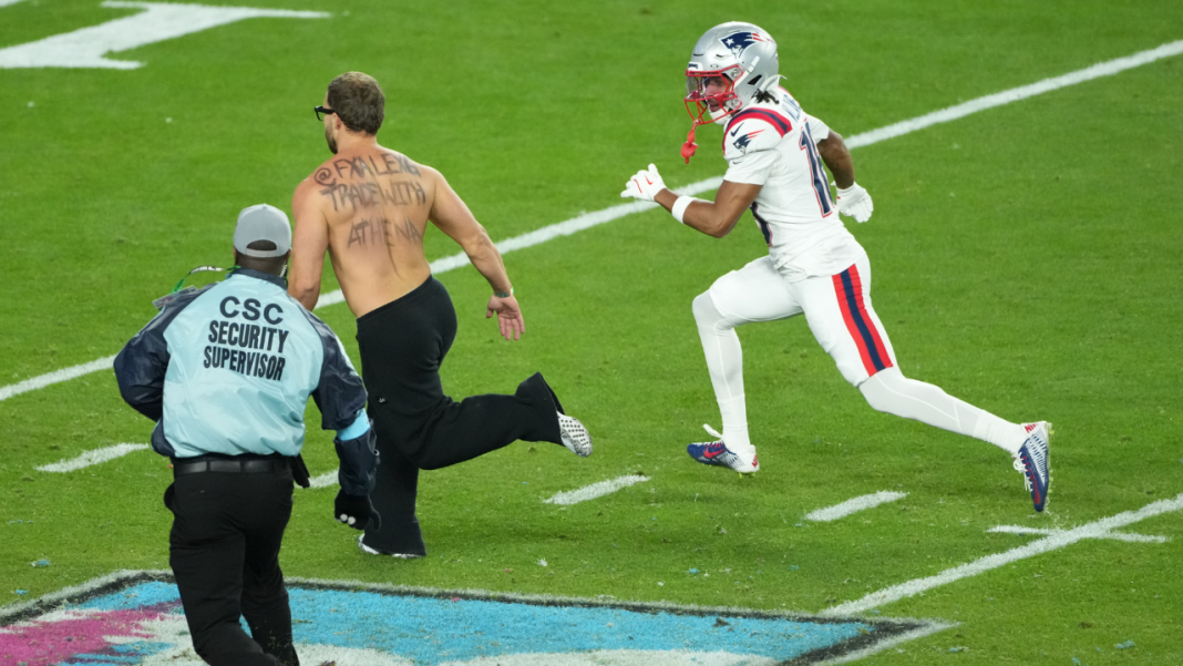 Wild POV Footage of Streaker at Super Bowl Becomes Public Moments ...