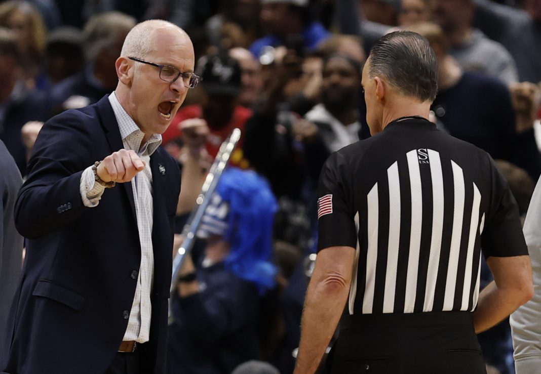 Dan Hurley Clears the Air on Head-to-Head Exchange With Referee After ...