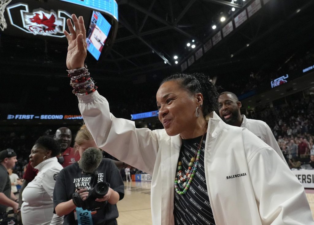 Elite Elite Hero Agot Makeer Shows Gratitude for Dawn Staley’s Impact ...