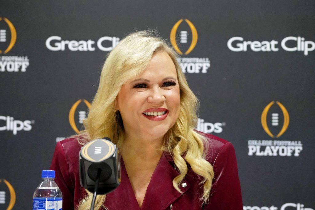 Is Holly Rowe Married? All We Know About ESPN Reporter’s Personal Life ...