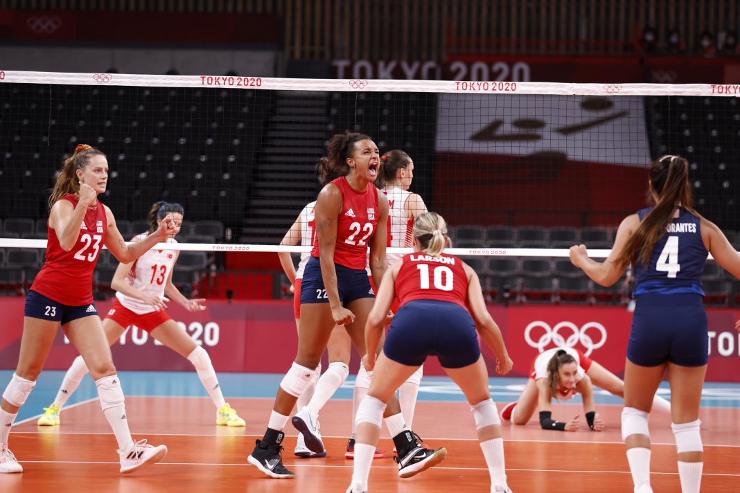 Turkish Volleyball Stars Melissa Vargas and Zehra Gunes' Awkward Moment ...
