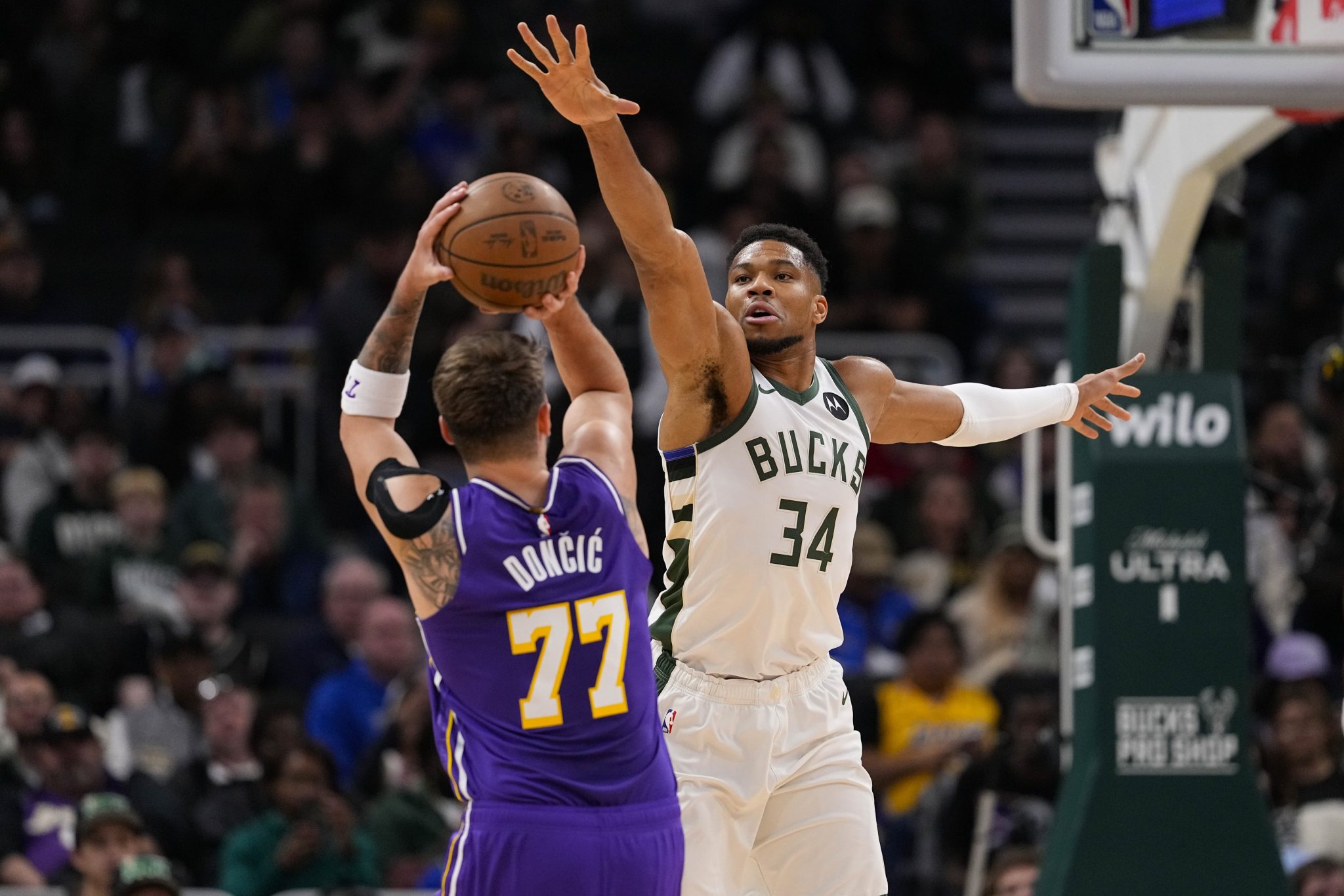 NBA Fans Scoff at Latest Lakers Trade Rumors on Giannis Antetokounmpo ...