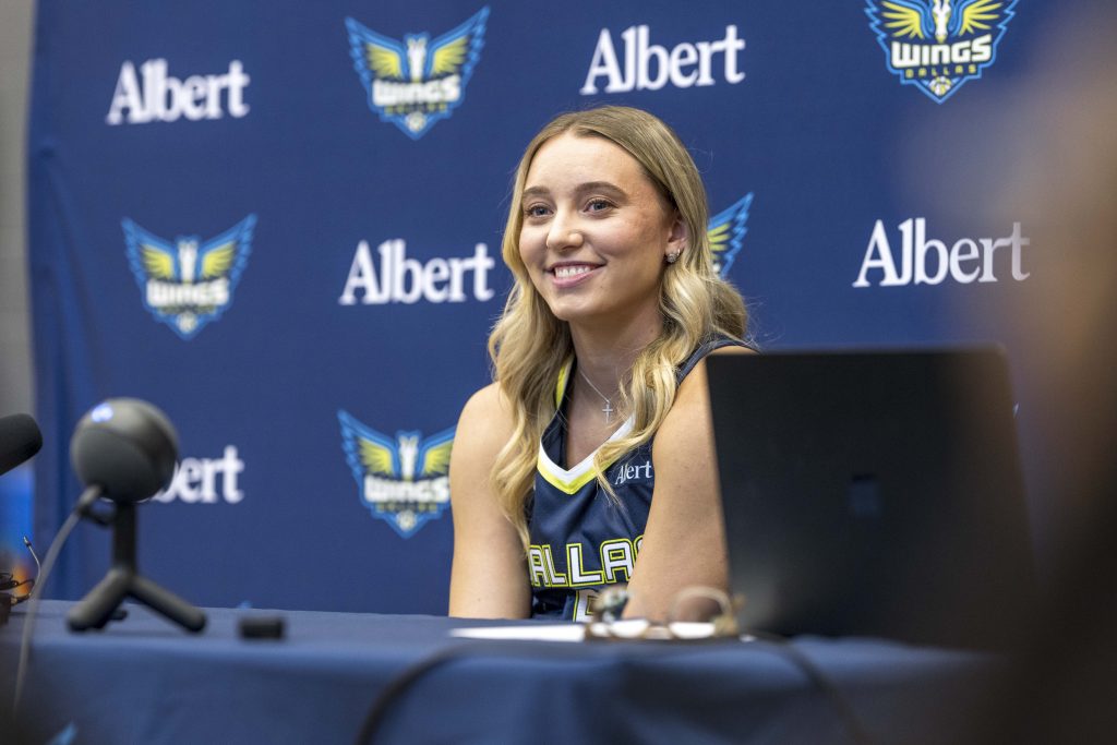 “I’m Crying”: Fans Hysterically Troll Paige Bueckers’ “Daddy on the ...