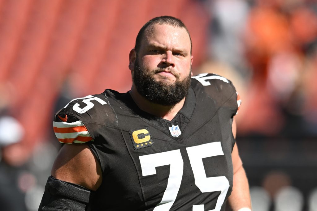 “Ultimate Team Guy”: Fans Pay Tribute As Browns Legend Joel Bitonio ...